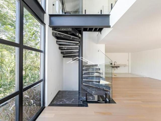 Casa de condomínio com 308 m², 3 quartos sendo 2 suítes à venda no bairro Campo Comprido