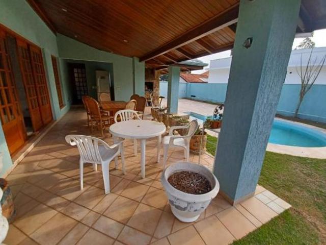 Casa de condomínio com 320 m², 4 quartos sendo 2 suítes à venda em Alphaville