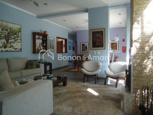Casa de condomínio com 337 m² e 4 quartos