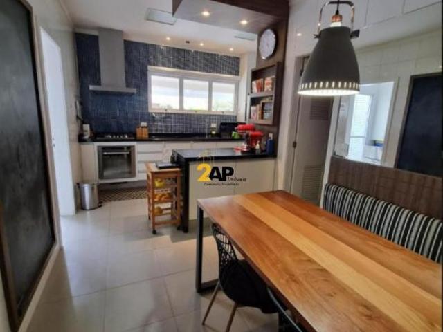 Casa de Condomínio com 338m², 3 suítes, 3 vagas Chácara Monte Alegre