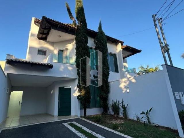 Casa de Condomínio com 3 Dormitórios, 1 Suíte, 3 Vagas e com 210M² Residenc.