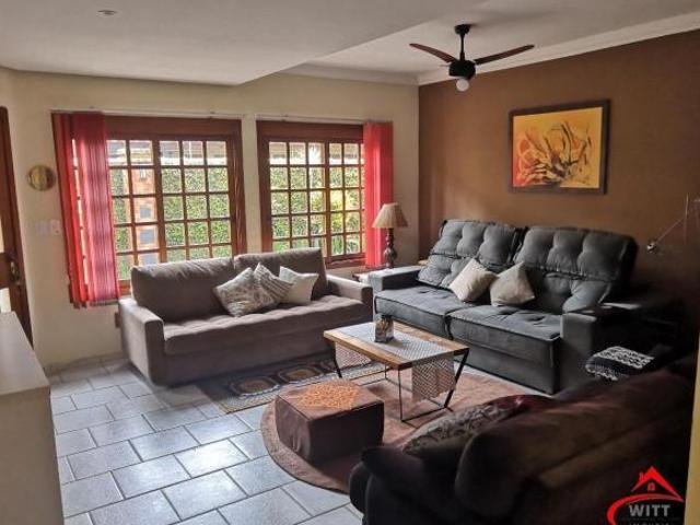 Casa de Condomínio com 3 dormitórios e 2 vagas em Ipanema