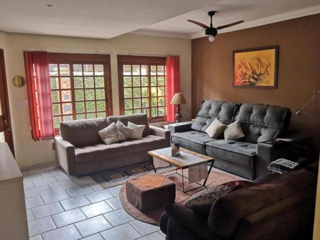 Casa de Condomínio com 3 dormitórios e 2 vagas em Ipanema