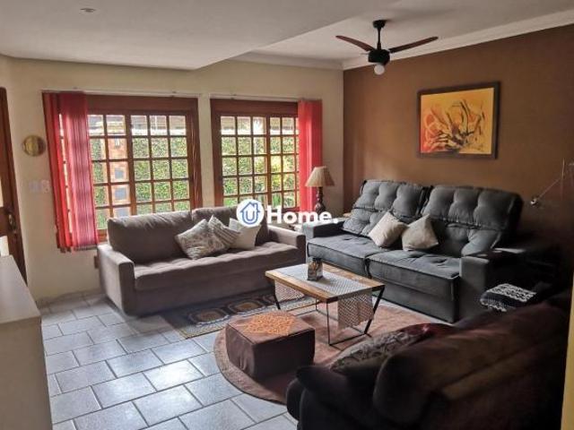 Casa de Condomínio com 3 dormitórios e 2 vagas em Ipanema
