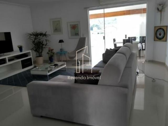 Casa de Condomínio com 3 Suítes e 4 Vagas ? Portal do Morumbi
