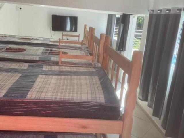 Casa de Condomínio com 3 suites e 6 banheiros 4 vagas à Venda, 1200m² por R$ 1700.000,00 aceita per