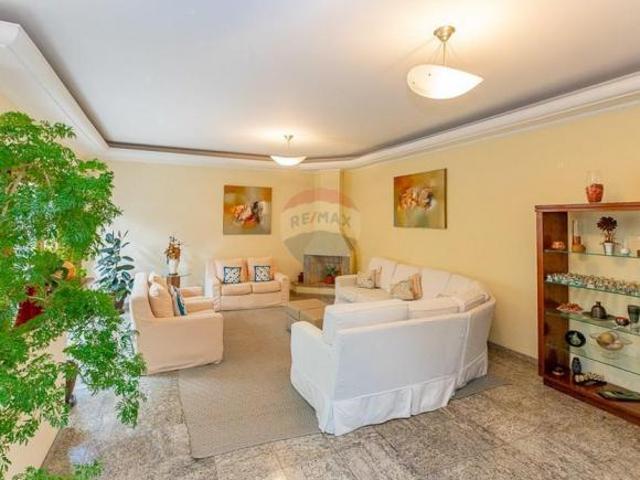 Casa de Condomínio, com 3 suítes e lazer