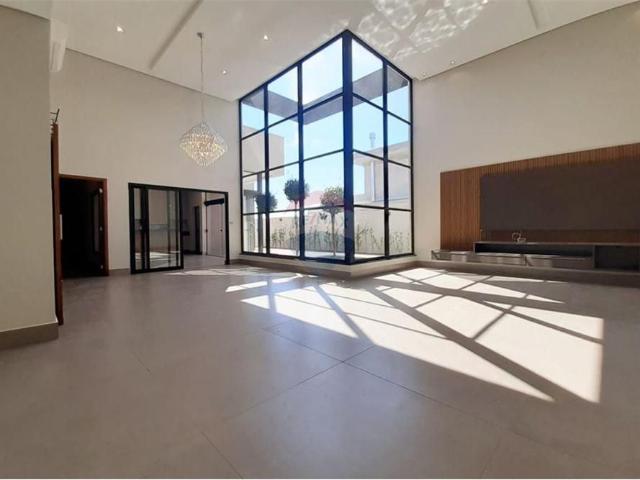 Casa de Condomínio com 3 suítes e piscina para alugar, 270m² Alphaville 2