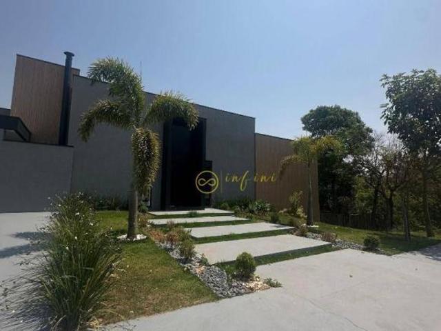 Casa de Condomínio com 3 Quartos, todos Suítes à venda, 600 m² por R$ 2.800.000 Condomínio Village