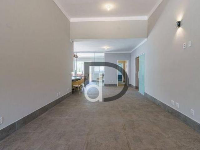 Casa de Condomínio com 3 Quartos à Venda, 285 m² por R$ 2.400.000