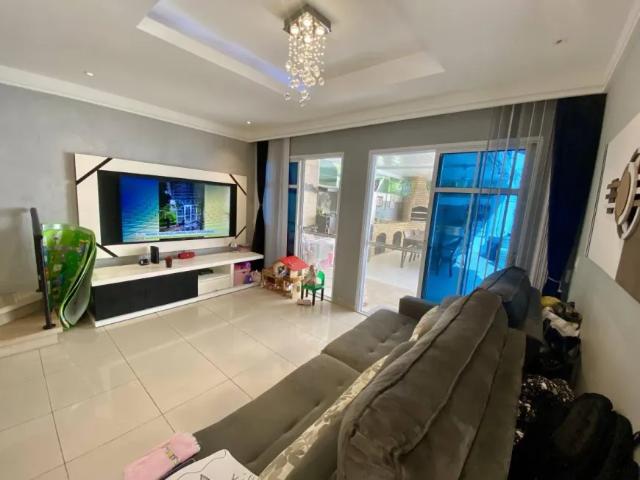 Casa de Condomínio com 3 Quartos e 1 banheiro à Venda, 180 m² por R$ 1.249.000