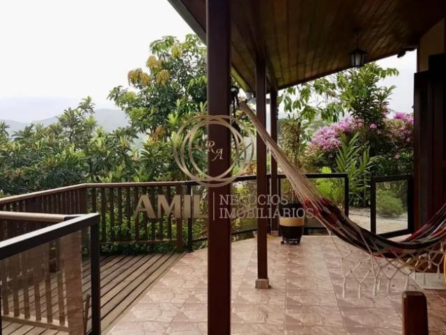 Casa de Condomínio com 3 Quartos e 1 banheiro à Venda, 220 m² por R$ 1.100.000