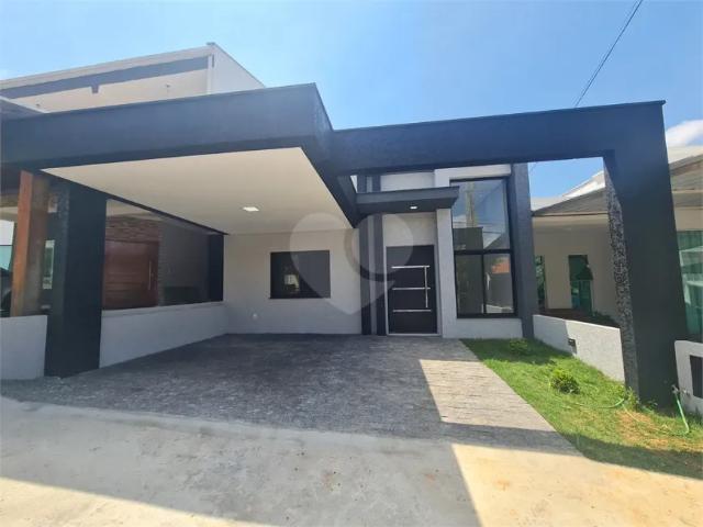 Casa de Condomínio com 3 Quartos e 2 banheiros à Venda, 117 m² por R$ 649.000
