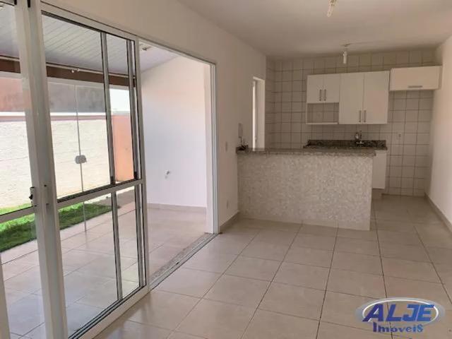 Casa de Condomínio com 3 Quartos e 2 banheiros à Venda, 118 m² por R$ 365.000