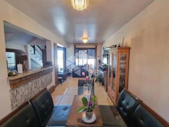Casa de Condomínio com 3 Quartos e 2 banheiros à Venda, 121 m²