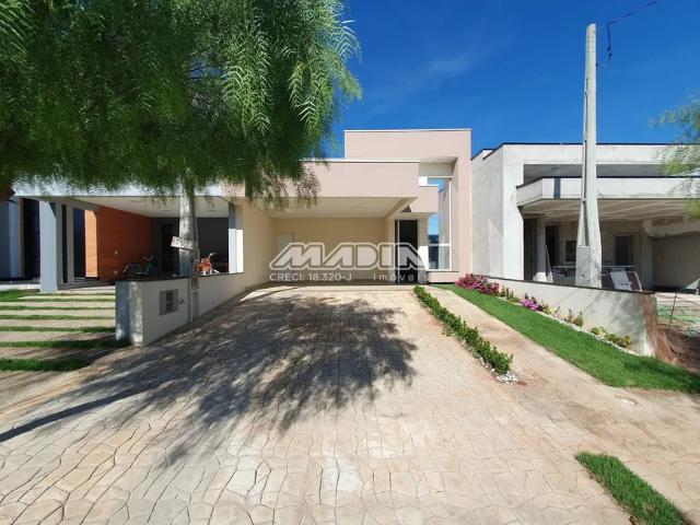 Casa de Condomínio com 3 Quartos e 2 banheiros à Venda, 130 m² por R$ 885.000