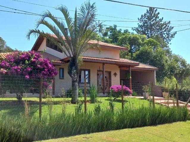 Casa de Condomínio com 3 Quartos e 2 banheiros à Venda, 200 m² por R$ 820.000