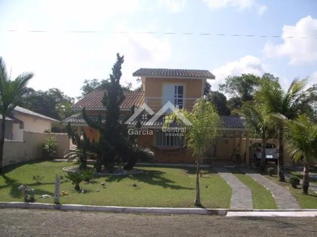 Casa de Condomínio com 3 Quartos e 2 banheiros à Venda, 220 m² por R$ 1.100.000