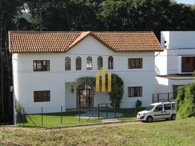 Casa de Condomínio com 3 Quartos e 2 banheiros à Venda, 600 m² por R$ 1.725.000