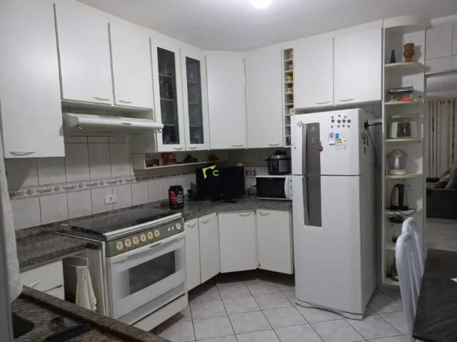 Casa de Condomínio com 3 Quartos e 2 banheiros à Venda