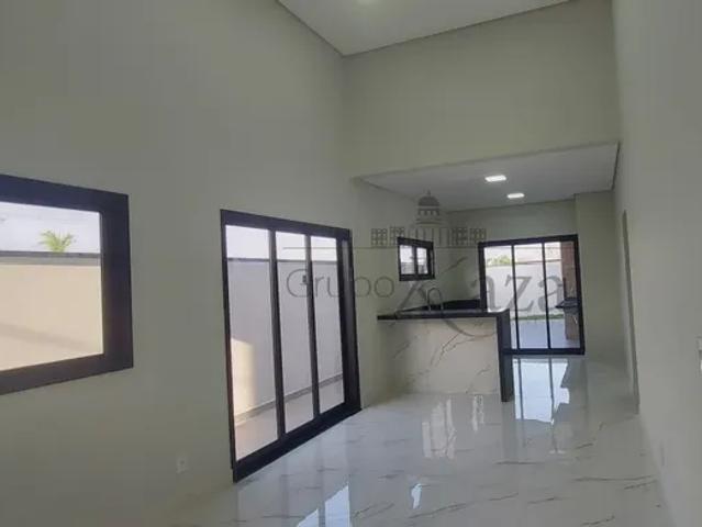 Casa de Condomínio com 3 Quartos e 3 banheiros à Venda, 127 m² por R$ 949.000