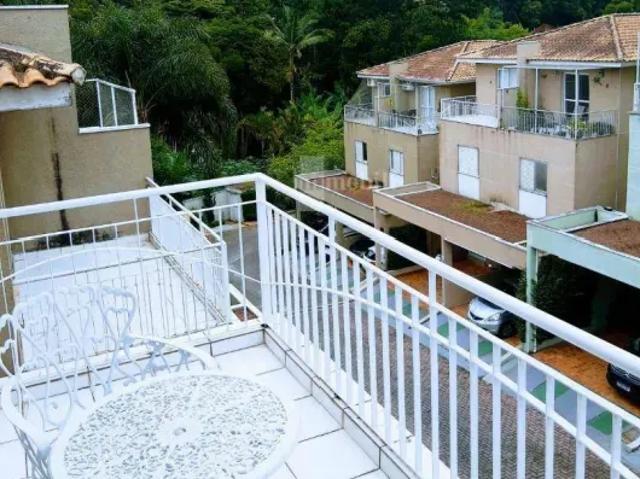 Casa de Condomínio com 3 Quartos e 3 banheiros à Venda, 138 m² por R$ 835.000
