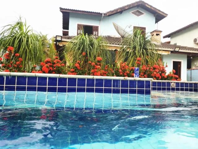 Casa de Condomínio com 3 Quartos e 3 banheiros à Venda, 160 m² por R$ 1.200.000