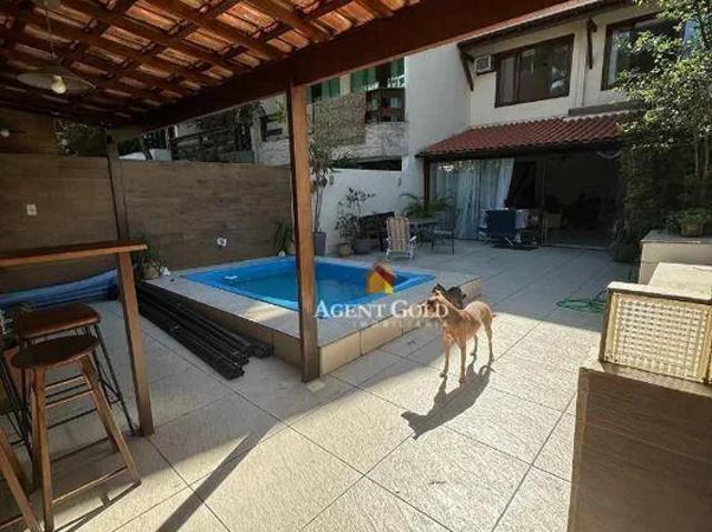 Casa de Condomínio com 3 Quartos e 3 banheiros à Venda, 179 m² por R$ 1.997.000