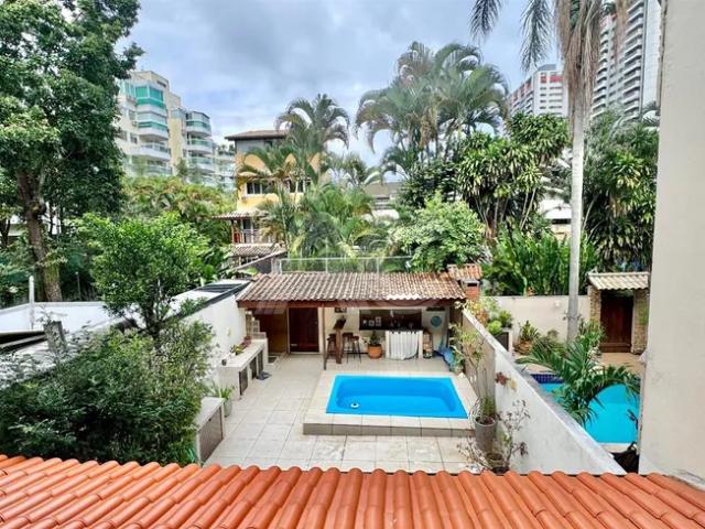 Casa de Condomínio com 3 Quartos e 3 banheiros à Venda, 179 m² por R$ 2.096.000