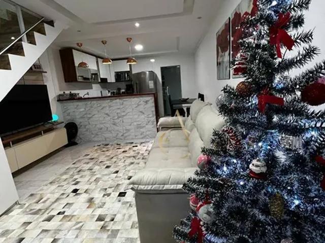 Casa de Condomínio com 3 Quartos e 3 banheiros à Venda, 170 m² por R$ 420.000
