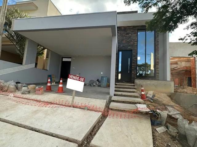 Casa de Condomínio com 3 Quartos e 3 banheiros à Venda, 172 m² por R$ 870.000