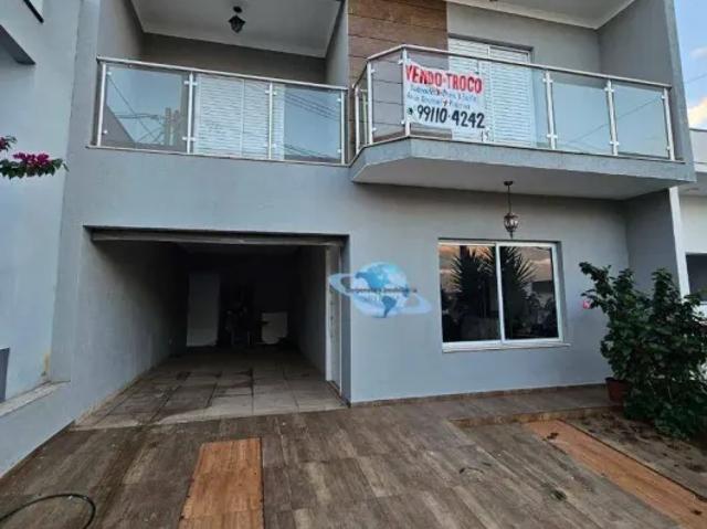 Casa de Condomínio com 3 Quartos e 3 banheiros à Venda, 196 m² por R$ 830.000