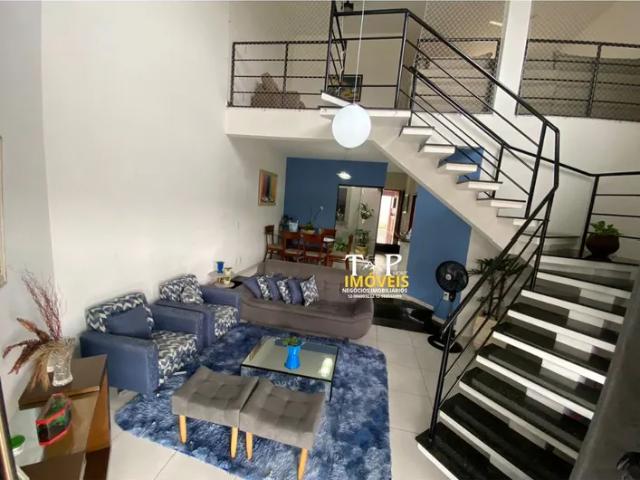 Casa de Condomínio com 3 Quartos e 3 banheiros à Venda, 215 m² por R$ 999.000