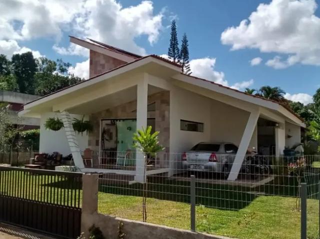 Casa de Condomínio com 3 Quartos e 3 banheiros à Venda, 212 m² por R$ 985.000