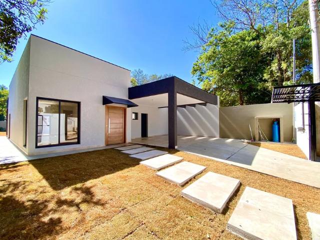 Casa de Condomínio com 3 Quartos e 3 banheiros à Venda, 245 m² por R$ 1.470.000