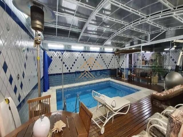 Casa de Condomínio com 3 Quartos e 3 banheiros à Venda, 243 m² por R$ 1.950.000