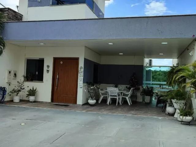 Casa de Condomínio com 3 Quartos e 3 banheiros à Venda, 250 m² por R$ 1.100.000