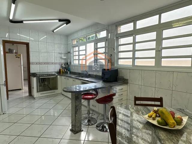Casa de Condomínio com 3 Quartos e 3 banheiros à Venda, 291 m² por R$ 1.890.000