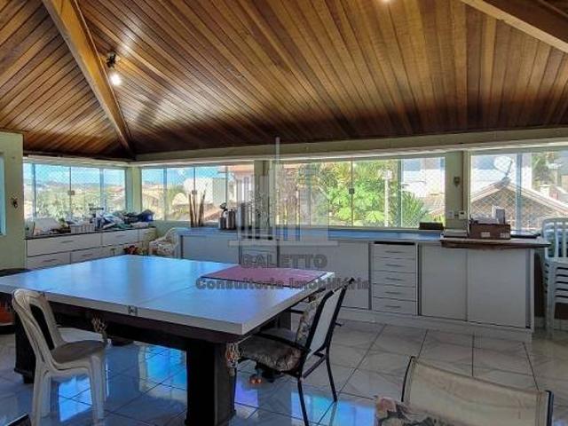 Casa de Condomínio com 3 Quartos e 3 banheiros à Venda, 371 m² por R$ 1.600.000
