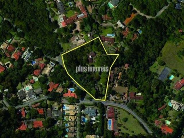 Casa de Condomínio com 3 Quartos e 3 banheiros à Venda, 435 m