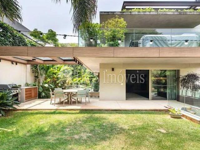 Casa de Condomínio com 3 Quartos e 3 suítes à Venda, 629 m² por R$ 10.000.000,00