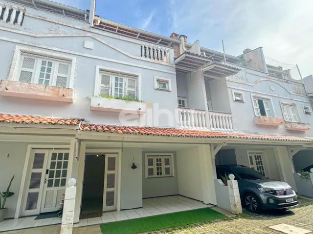 Casa de Condomínio com 3 Quartos e 4 banheiros à Venda, 137 m² por R$ 500.000