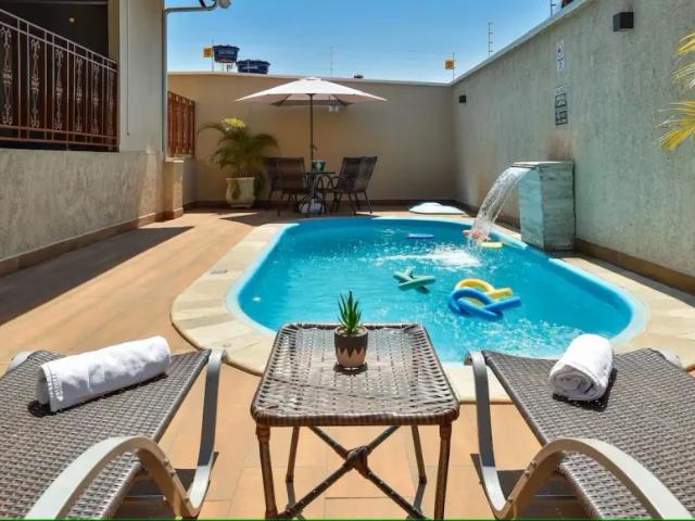 Casa de Condomínio com 3 Quartos e 4 banheiros à Venda, 200 m² por R$ 842.000