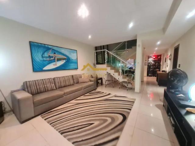 Casa de Condomínio com 3 Quartos e 4 banheiros à Venda, 222 m² por R$ 1.500.000