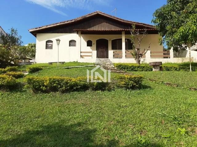 Casa de Condomínio com 3 Quartos e 4 banheiros à Venda, 240 m² por R$ 865.000