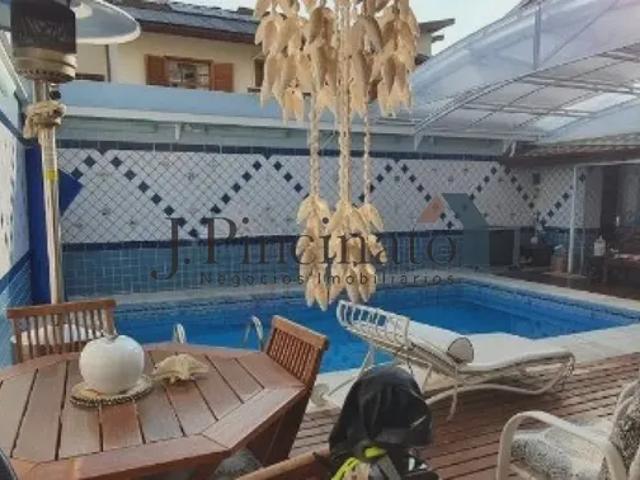 Casa de Condomínio com 3 Quartos e 4 banheiros à Venda, 243 m² por R$ 1.950.000