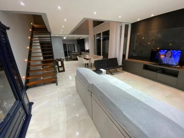 Casa de Condomínio com 3 Quartos e 4 banheiros à Venda, 260 m² por R$ 1.100.000
