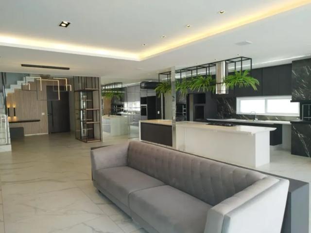 Casa de Condomínio com 3 Quartos e 4 banheiros à Venda, 281 m² por R$ 2.590.000