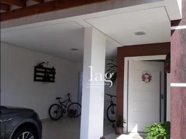 Casa de Condomínio com 3 Quartos e 5 banheiros à Venda, 185 m² por R$ 770.000