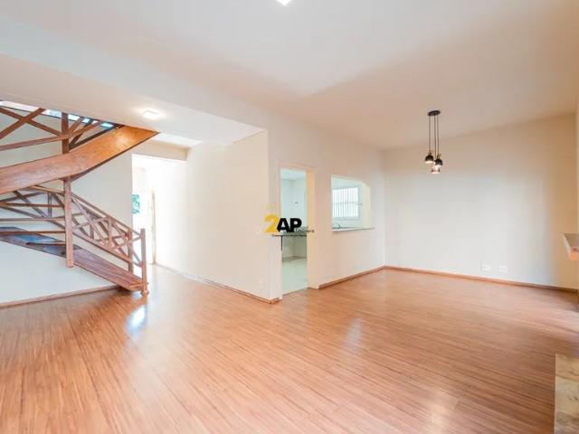 Casa de Condomínio com 3 Quartos e 5 banheiros à Venda, 180 m² por R$ 810.000
